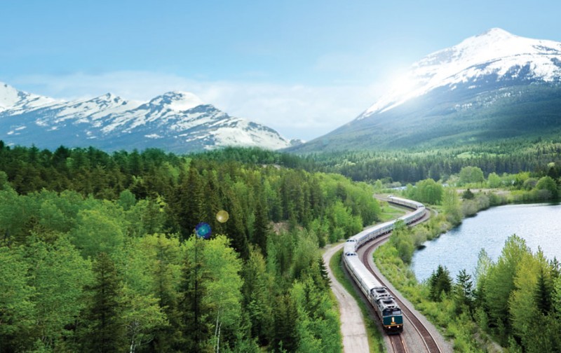 Explorer Canada aboard the VIA Rail with Natural Focus